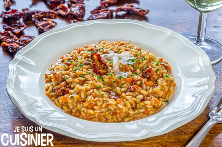 Recette de risotto aux tomates séchées. Très onctueux et plein de saveur.
